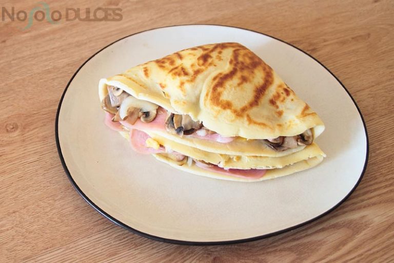 Crepes saladas de jamón, queso y champiñones | No solo dulces